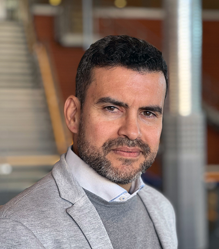 Professor i fysik med stort intresse för förnybar och ren energi ...