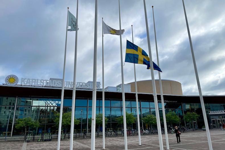 University flags at half-mast | Karlstad University